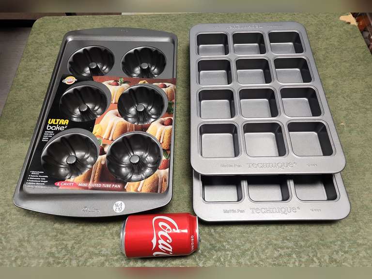 Wilton ultra bake 2 mini fluted tube pan - 2 Technique muffin pans ...