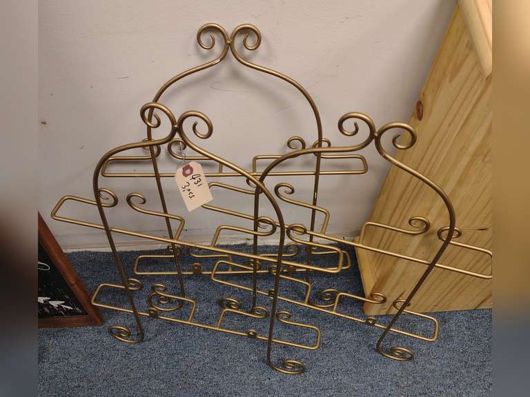 3 Wall mount plate holders.