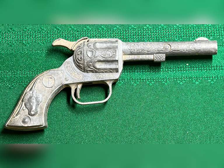 Vintage Toy Revolver Pistol - Northern Kentucky Auction, LLC