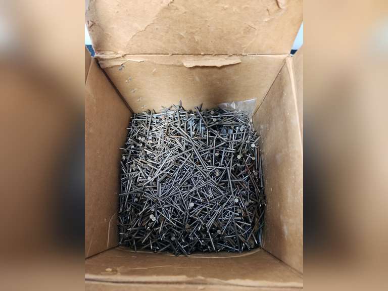 Box of nails - Northern Kentucky Auction, LLC