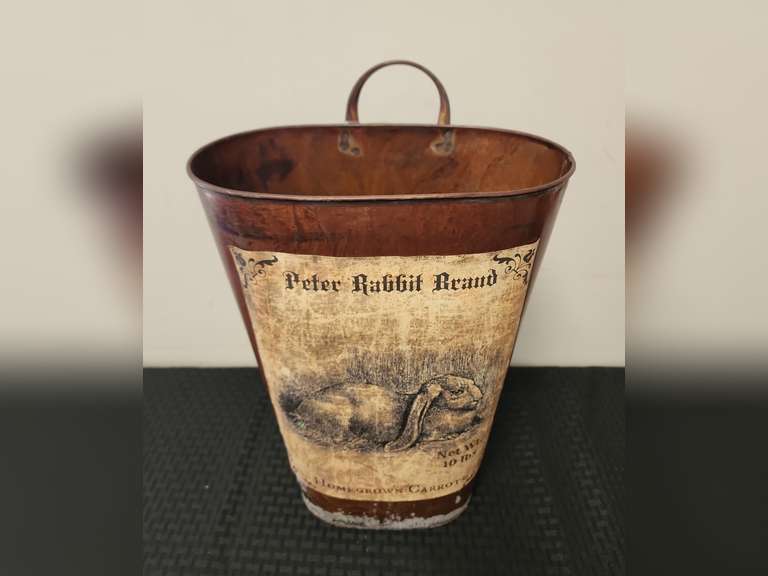 Peter Rabbit metal decor