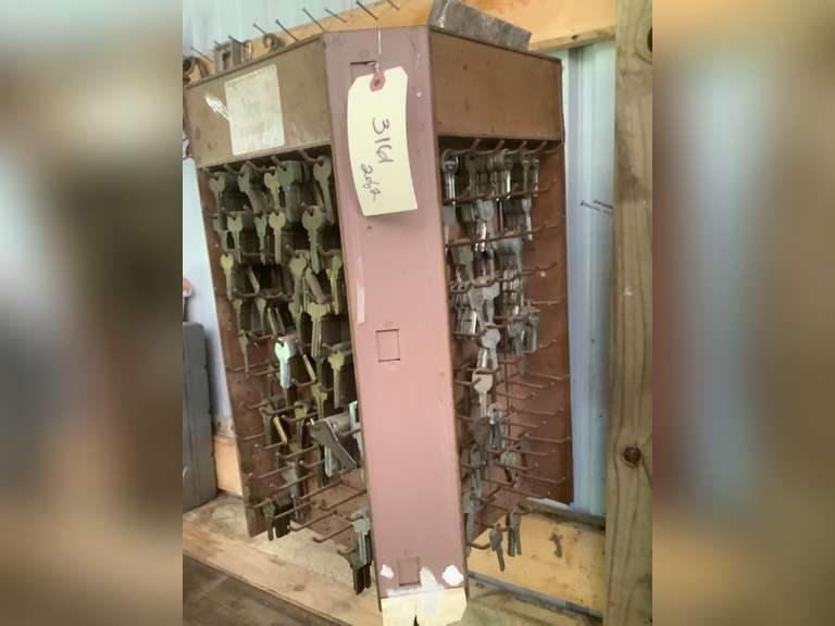 Keys, keystand and cutter (did not test) - Northern Kentucky Auction, LLC