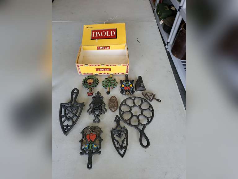 IBold cigar box with iron trivets, Wilton - Northern Kentucky Auction, LLC