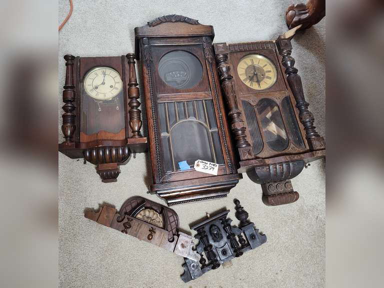 3 Old wall clocks for parts - Northern Kentucky Auction, LLC