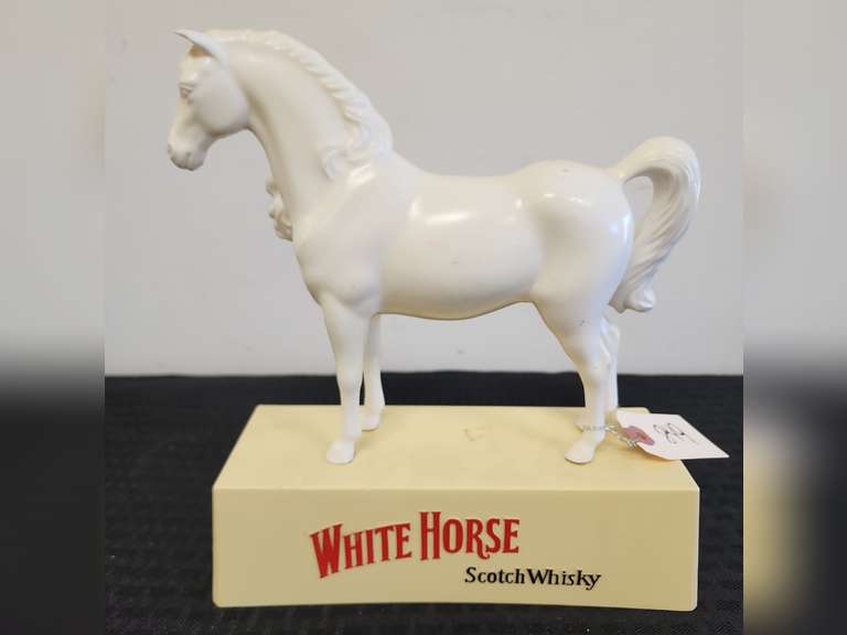 White Horse Scotch Whisky display - Northern Kentucky Auction, LLC