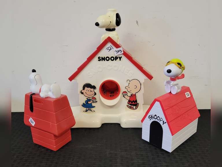 Peanuts Snoopy "Red Baron" Dog House on Wheels and Bank and Snoopy ...