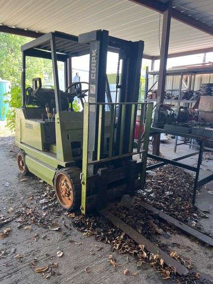 Clark GCS 25 LP Forklift - Nutt Auction