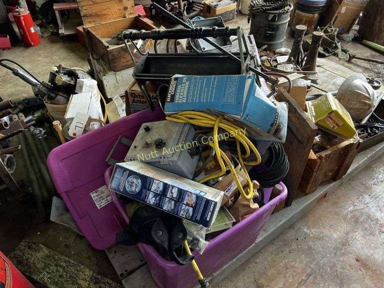Misc hardware & household items - Nutt Auction