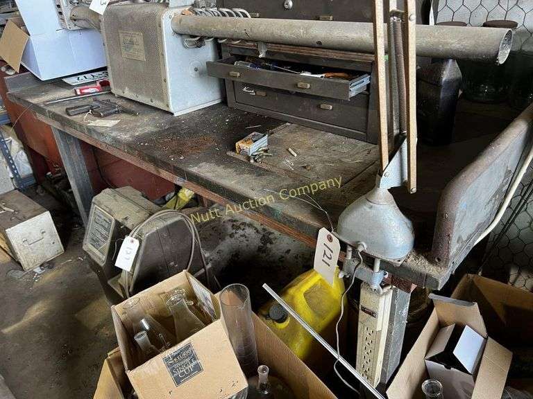 Work bench - items on bench not included - Nutt Auction