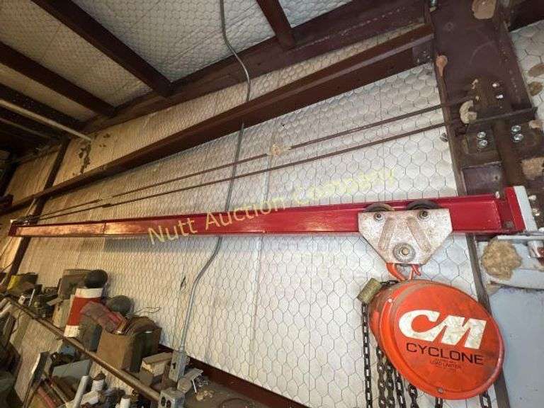 Cyclone chain winch 1/2 ton with monorail - Nutt Auction