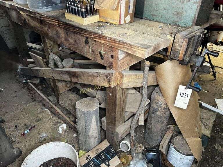 Work bench with Columbia vise - Nutt Auction