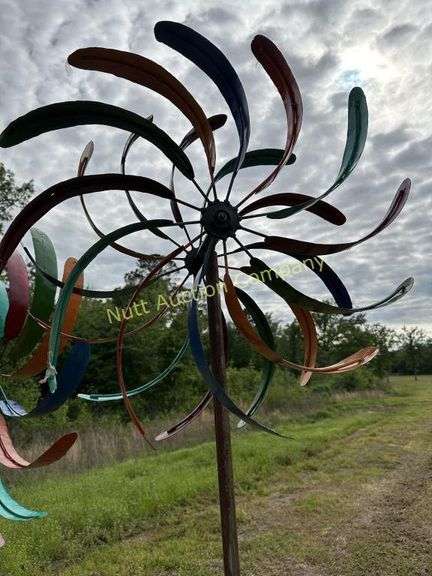 Yard Wind Ornament - Nutt Auction