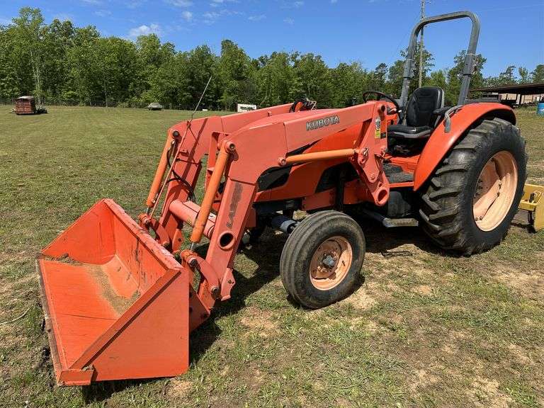 Kubota M7040 diesel tractor w/Kubota LA1153 front - Nutt Auction