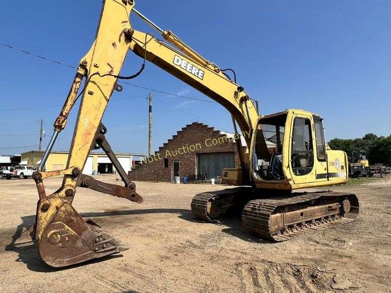 John Deere 120 Excavator w/mechanical thumb, Missing front window ...