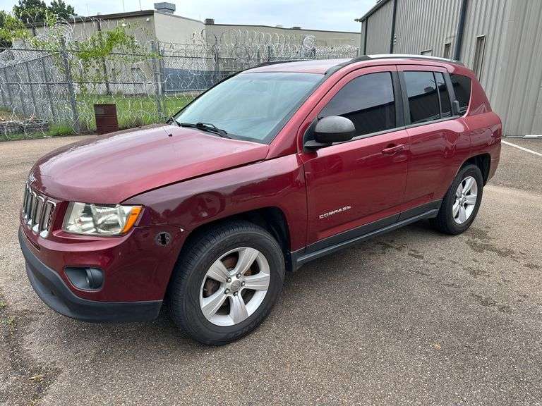 2014 Jeep Compass 4x4, 2.4 liter gas engine, automatic transmission ...