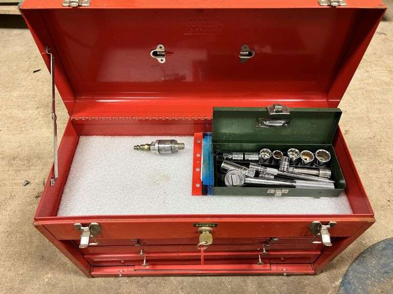 Tool box w/tools - Nutt Auction