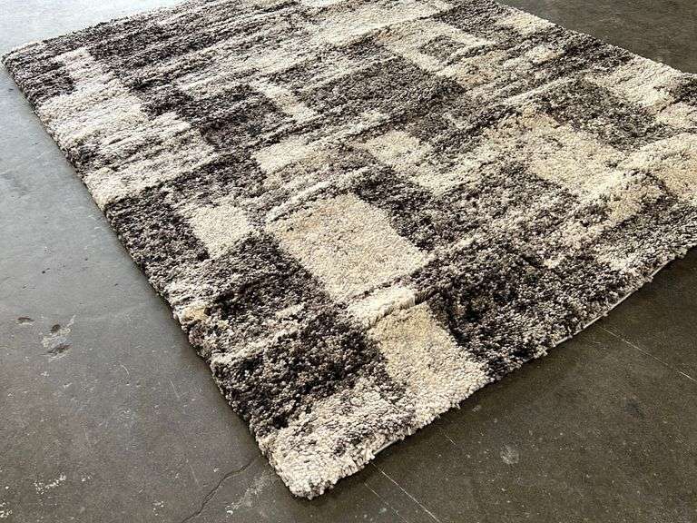 Thomasville Hudson Lush Shag Area Rug 7ft 5" x 5ft 3" - NW Asset Services