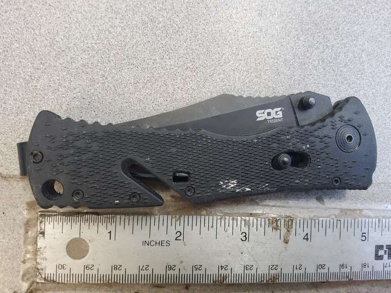 SOG KNIFE - #1 Online Auctions LLC