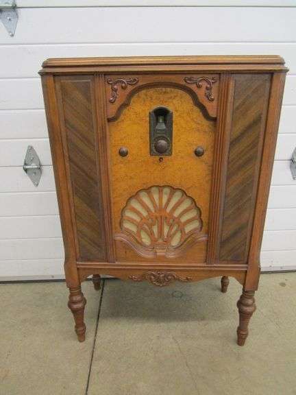1920's Philco Floor Model Radio - Oberman Auctions