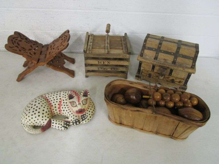 Assortment of Woodware - Oberman Auctions