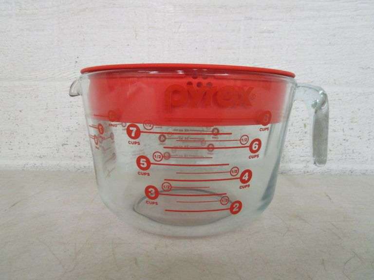 Pyrex 8 Cup Measuring Bowl w/Cover - Oberman Auctions