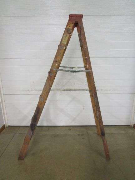 6 Ft. Wood Step Ladder - Oberman Auctions