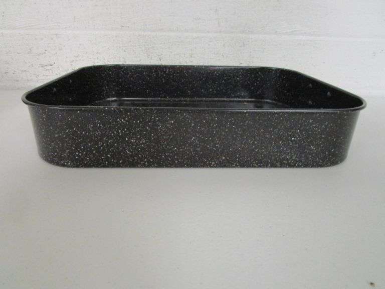 2 - Rectangular Graniteware Roasting Pans - Oberman Auctions