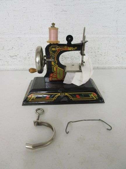 Casige 116 Pressed Steel Toy Sewing Machine - Oberman Auctions