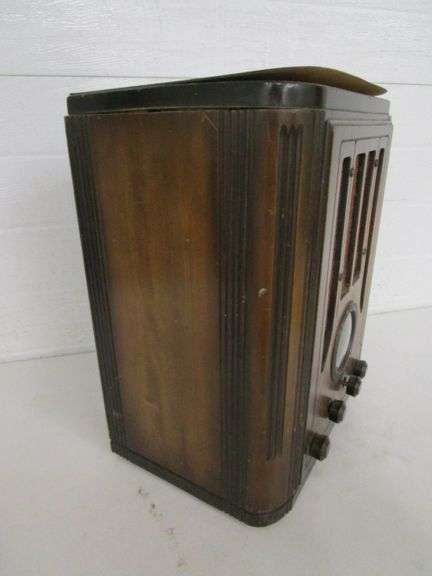 RCA Victor Model 118 Table Radio - Oberman Auctions