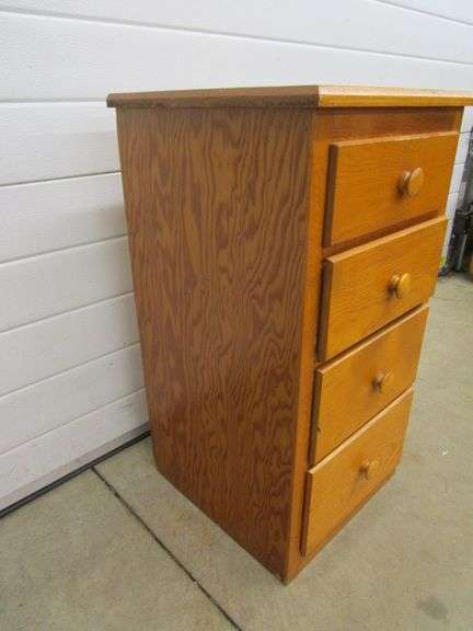 Pine 4 Drawer Night Stand - Oberman Auctions