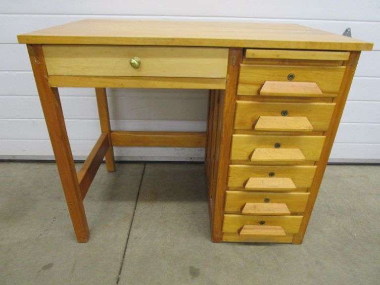 Maple 7 Drawer Student Desk - Oberman Auctions