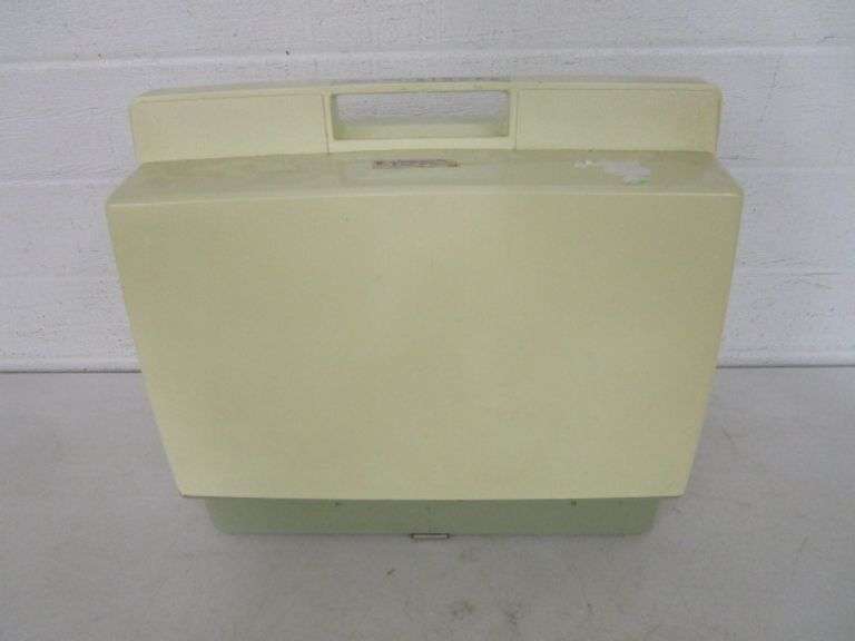 Singer Model 247 Sewing Machine w/Case - Oberman Auctions