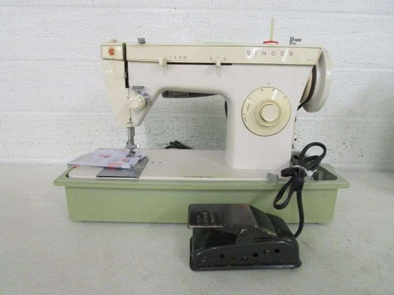 Singer Model 247 Sewing Machine w/Case - Oberman Auctions