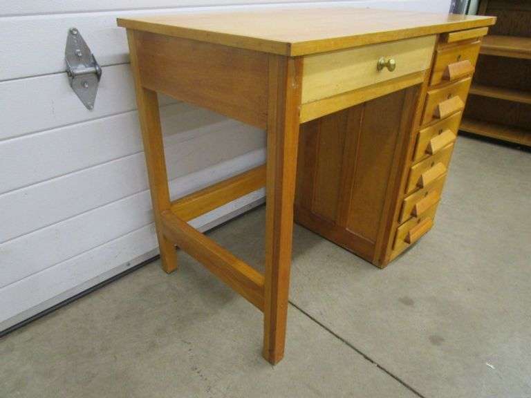 Maple 7 Drawer Student Desk - Oberman Auctions