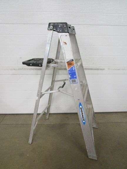 Werner 4 Ft. Aluminum Step Ladder - Oberman Auctions