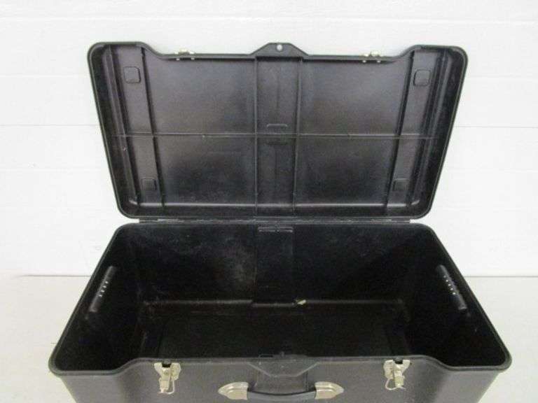 Contico 22 Gallon Hinged Lid Storage Container - Oberman Auctions
