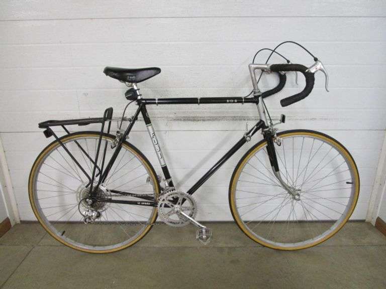 Fuji S12-S 12 Speed 28" Wheel Road Bicycle - Oberman Auctions
