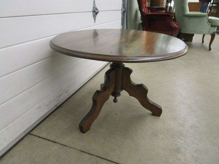 Round Soft Maple End Table - Oberman Auctions