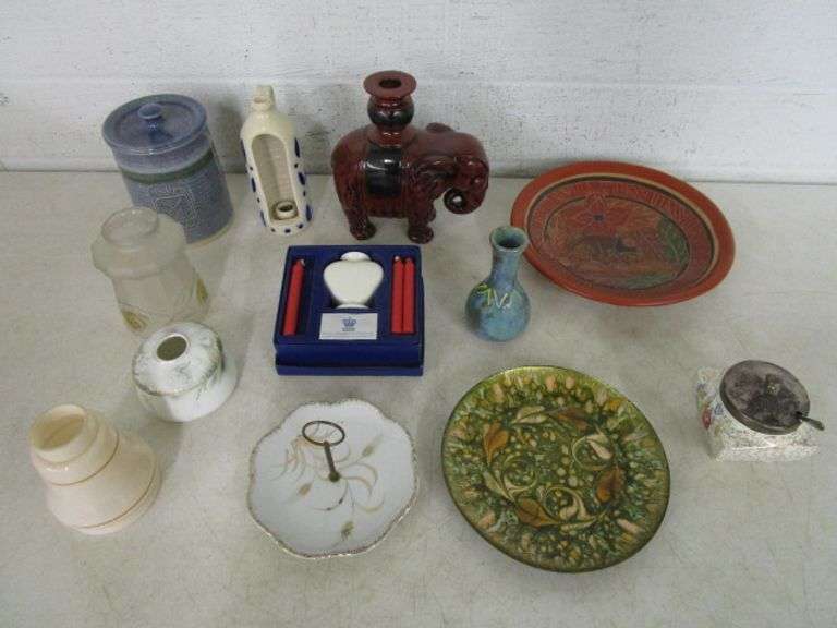 Assortment of Porcelain, Pottery & Glassware - Oberman Auctions