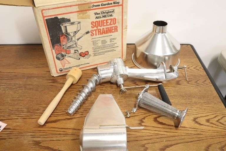 Vintage Garden Way Country Kitchen Squeezo Strainer In Box - Pacific ...