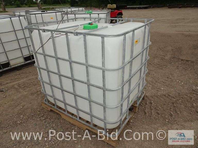 Poly Tank, 250 Gallon, Wi - Elsenpeter Auctions & Real Estate, Inc. dba ...