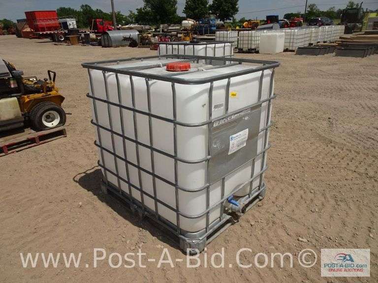 Poly Tank, 250 Gallon, Wi - Elsenpeter Auctions & Real Estate, Inc. dba ...