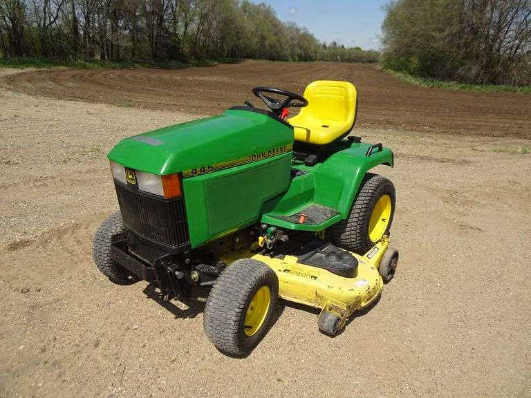 2000 John Deere 425 Hydrostatic - Elsenpeter Auctions & Real Estate ...