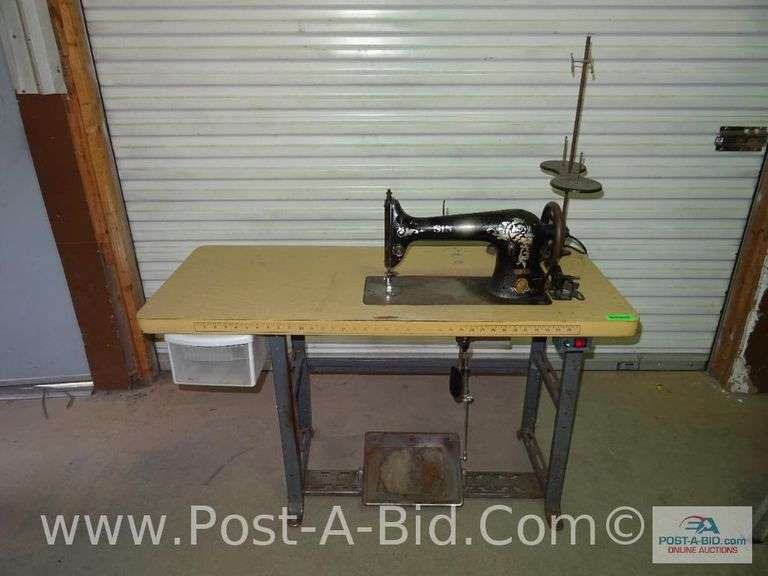Vintage Singer Model 31-15 Sew - Elsenpeter Auctions & Real Estate, Inc ...