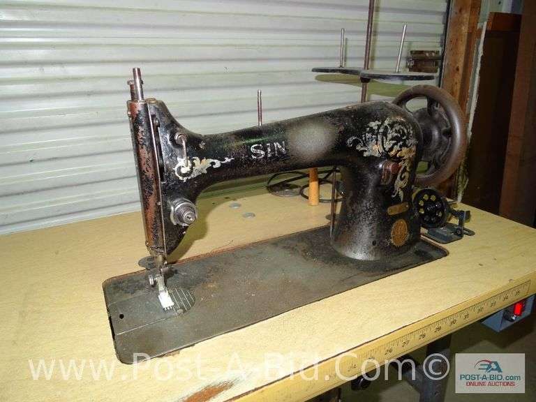 Vintage Singer Model 31-15 Sew - Elsenpeter Auctions & Real Estate, Inc ...