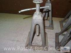 4-Hand Crank Leveling Jacks. - Elsenpeter Auctions & Real Estate, Inc ...