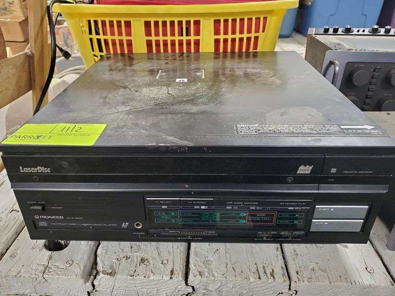 Pioneer PLD-900 LaserDisc player - Parrott