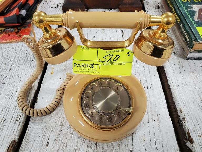 Classical Look Rotary Dial Telephone - Parrott