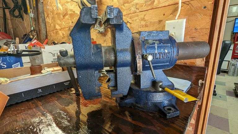 Wilton swivel-base bench vice with pipe jaws - Parrott