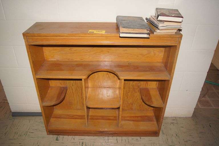 Multi-compartment wooden shelving unit - Parrott